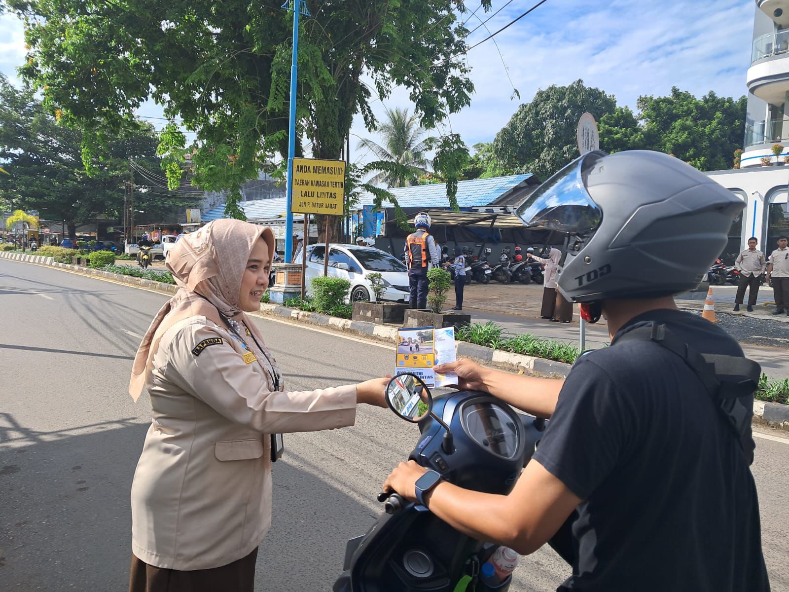 SOSIALISASI KAWASAN TERTIB LALU LINTAS (KTL) DI JALAN AMACO DAN JALAN PANGERAN SURIANSYAH ...